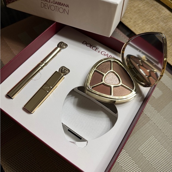 Dolce & Gabbana | Makeup | Dolce Gabbana Devotion Heart Palette Set ...